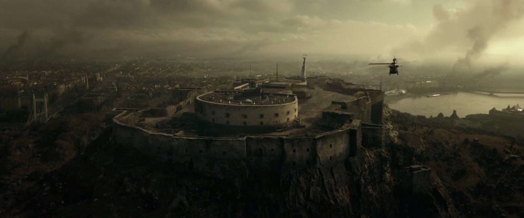 Horror Movie Review: Spectral (2016) - GAMES, BRRRAAAINS & A HEAD ...