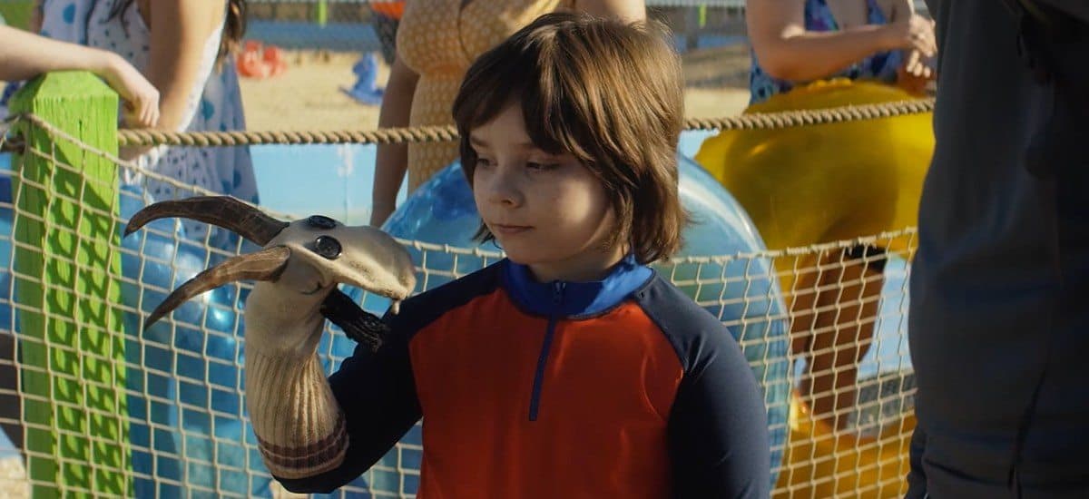 Horror Movie Review: Little Evil (2017) - GAMES, BRRRAAAINS & A HEAD ...