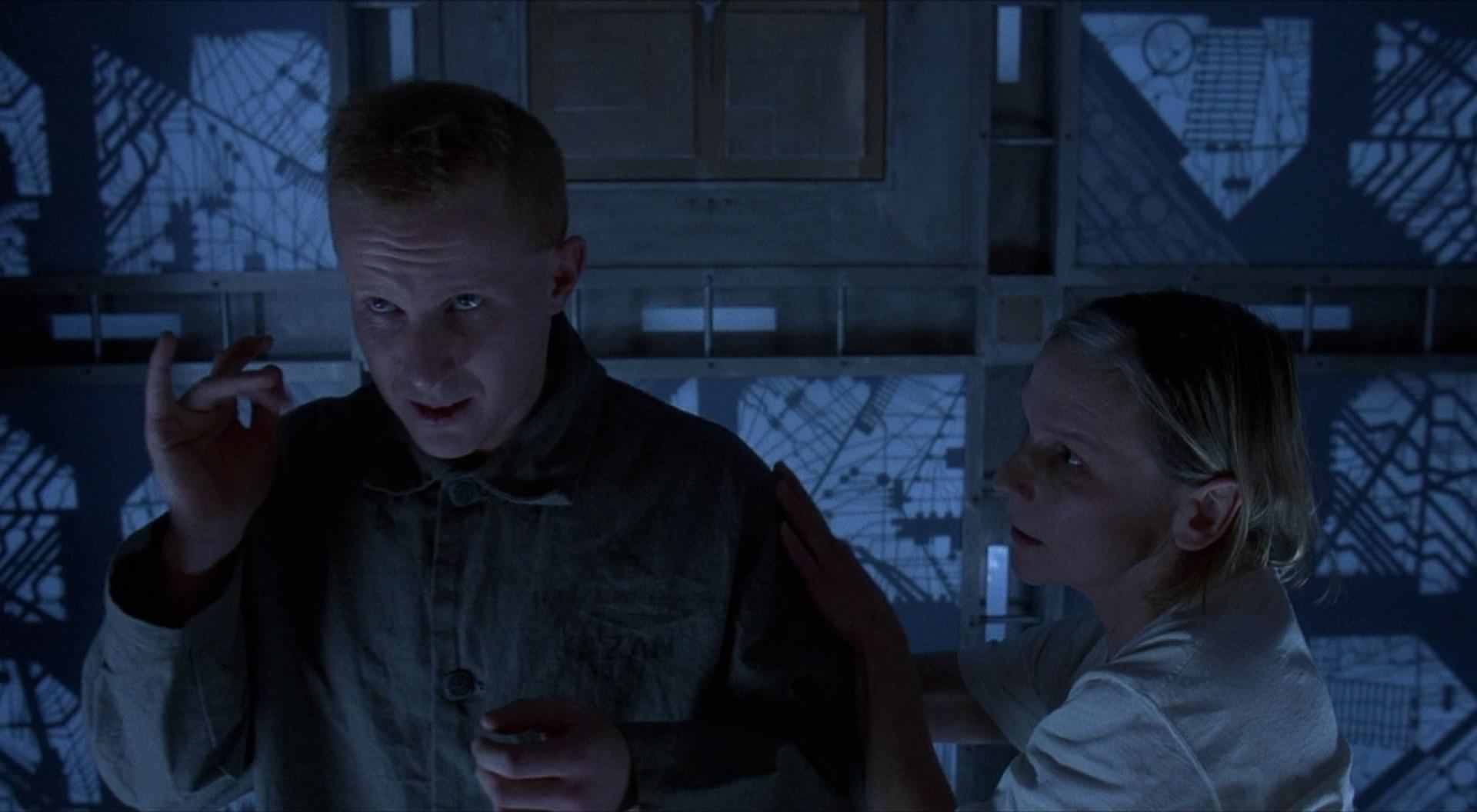 Horror Movie Review: Cube (1997) - GAMES, BRRRAAAINS & A HEAD-BANGING LIFE