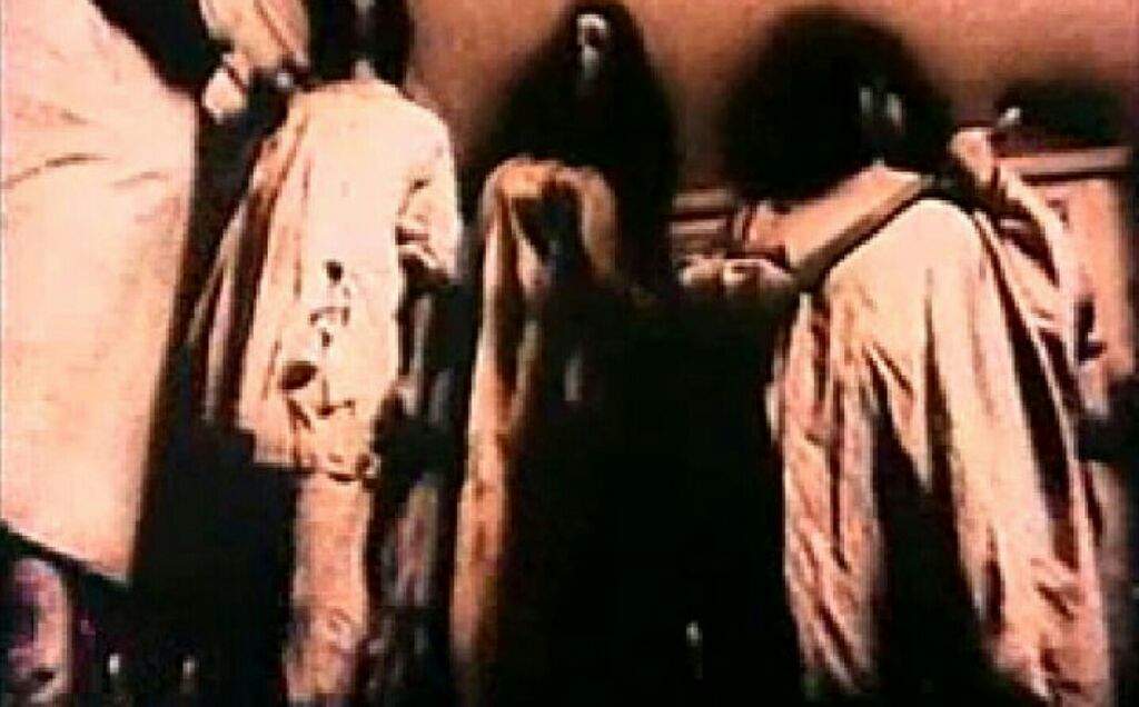 Horror Movie Review: Silent Night, Bloody Night (1972) - GAMES ...