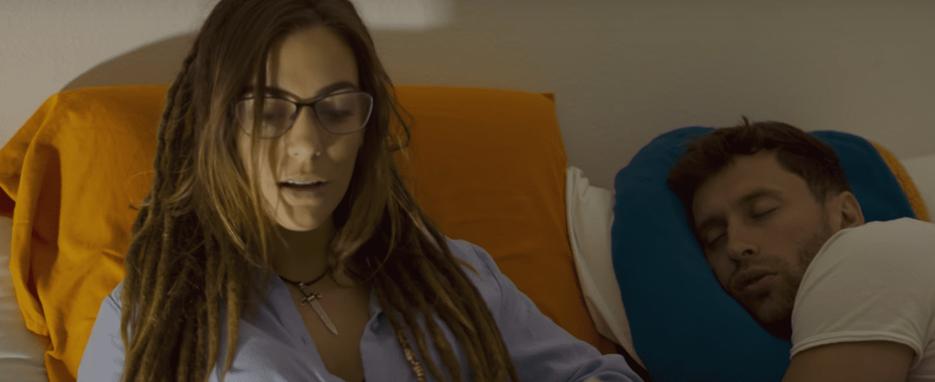 Horror Short Review: Momo (2019) - GAMES, BRRRAAAINS & A HEAD-BANGING LIFE