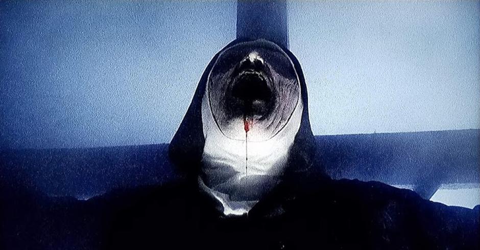 Horror Movie Review: Dark Waters (1994) - GAMES, BRRRAAAINS & A HEAD-BANGING LIFE