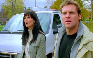 Horror Movie Review: Swarmed (2005) - GAMES, BRRRAAAINS & A HEAD ...
