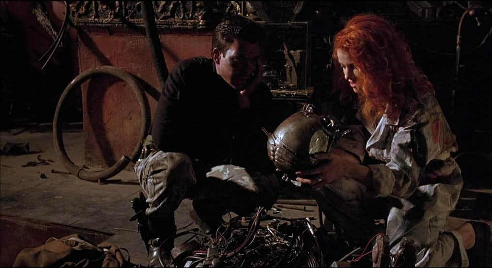 Horror Movie Review: Hardware (1990) - GAMES, BRRRAAAINS & A HEAD ...